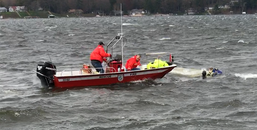 Firefighters rescue 3 after boat overturns in Hamlin Lake ...
