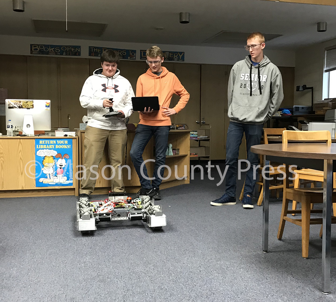 Robotics comes to LHS. | MasonCountyPress.com