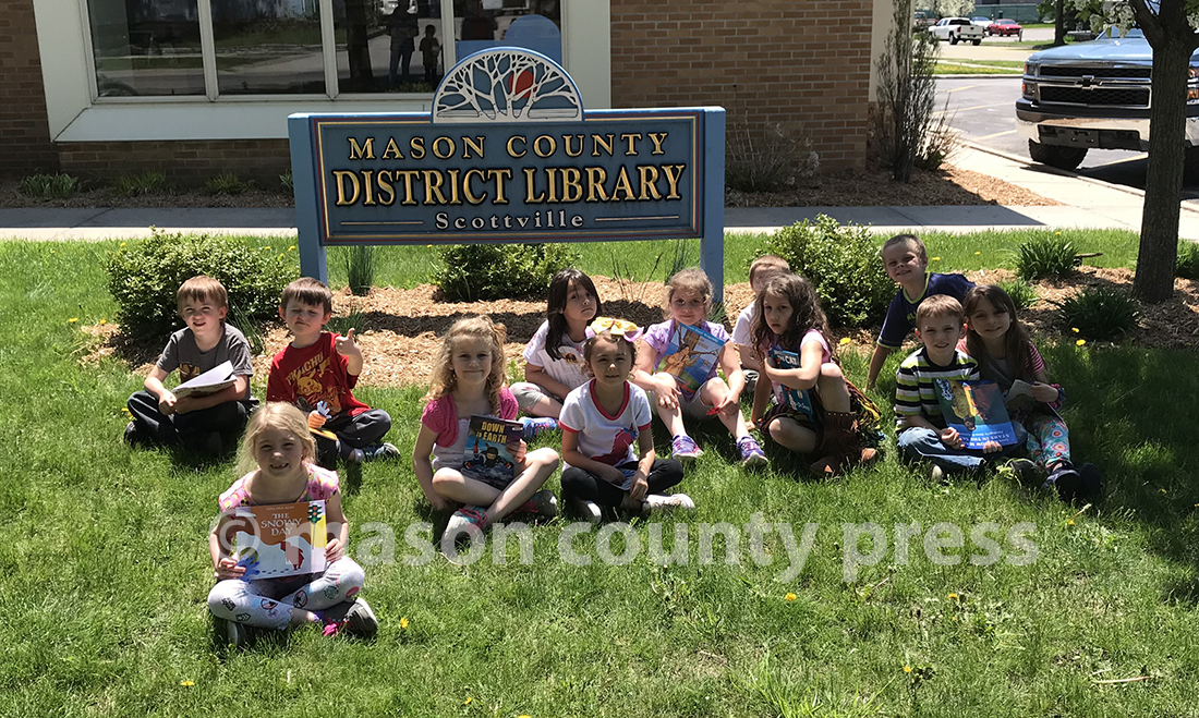 Visiting the library. | MasonCountyPress.com