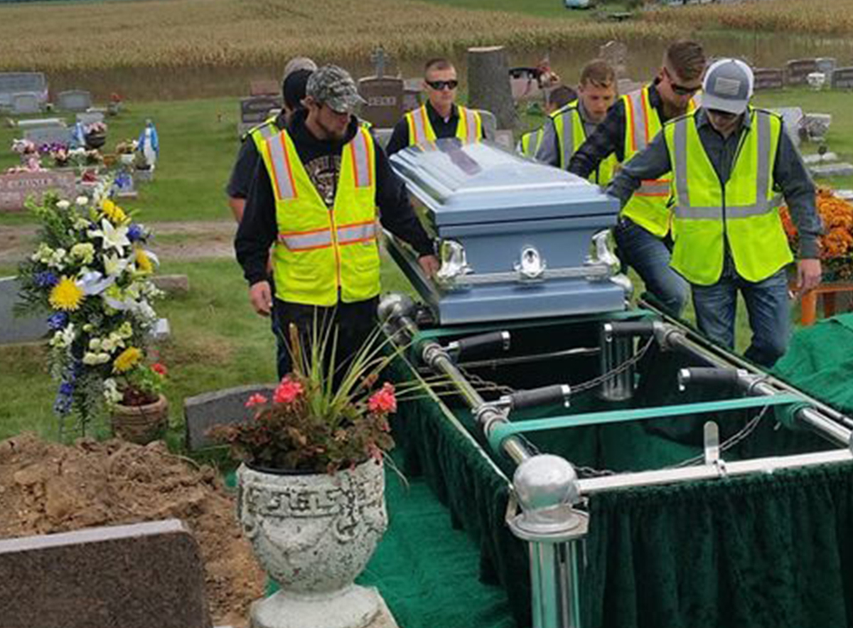 Almost 400 attend funeral of construction worker killed in Manistee ...