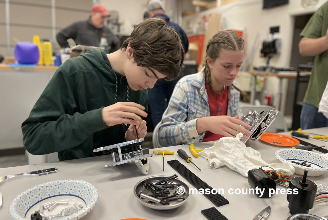 VIDEO: LHS robotics team starts new season | MasonCountyPress.com