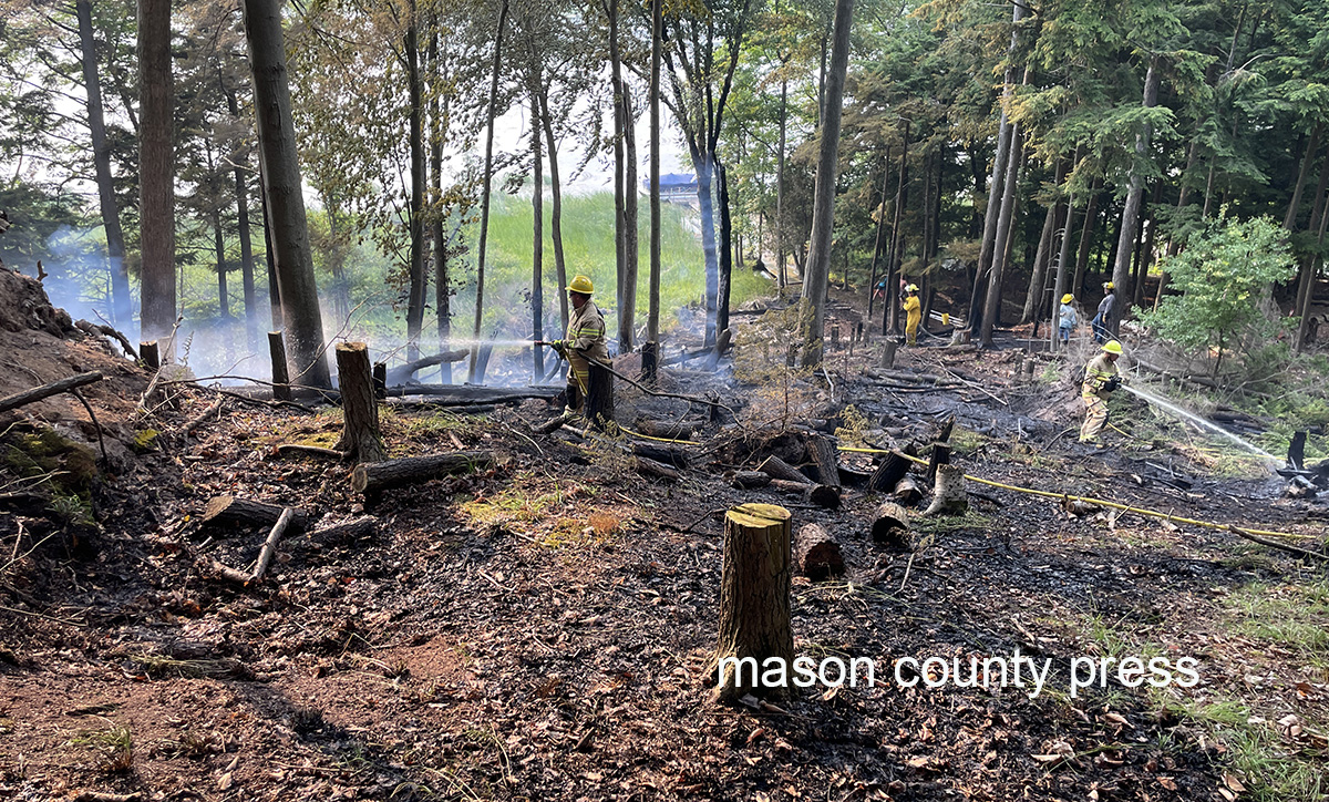 4 fire departments battle woods fire along Hamlin Lake ...
