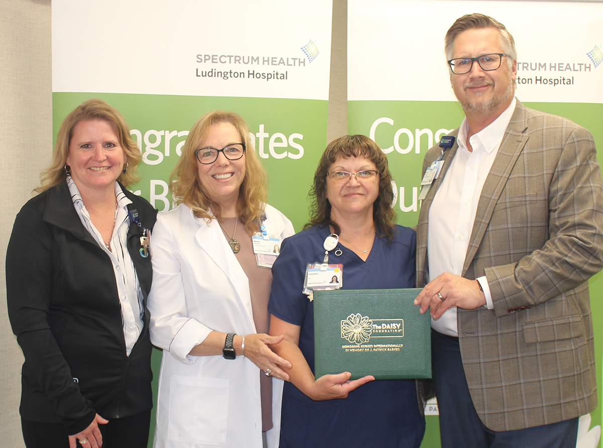 Jeannetta Roberts receives DAISY Award for Extraordinary Nurses ...