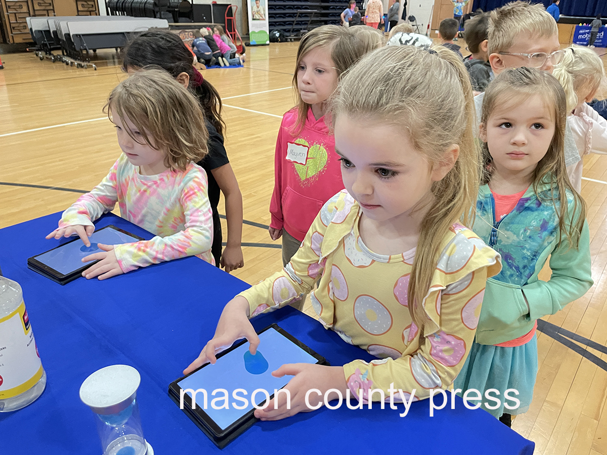 VIDEO: Traveling STEAM museum visits MCC elementary students | MasonCountyPress.com