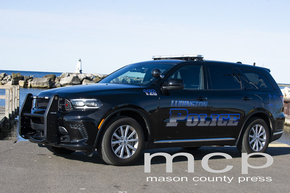 Deputy suffers broken bones, officers sustain cuts while apprehending ...
