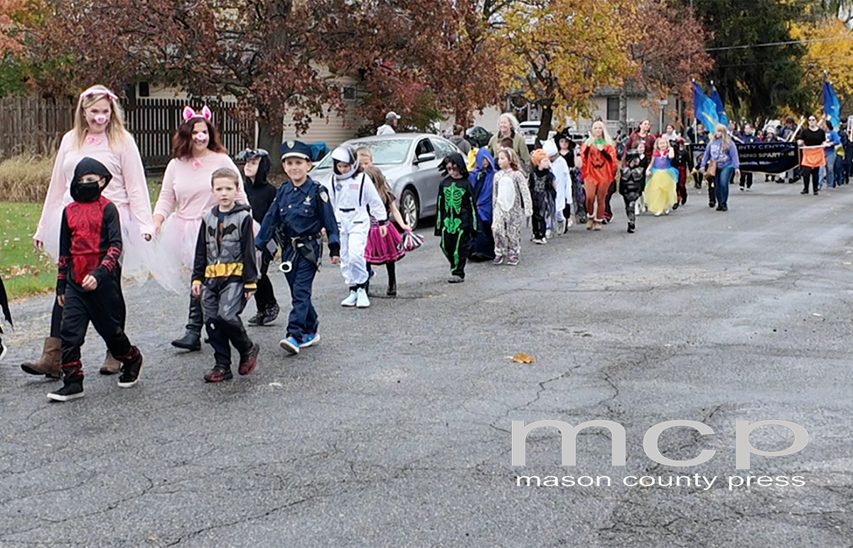 VIDEO: MCC elementary schools’ Halloween parade | MasonCountyPress.com