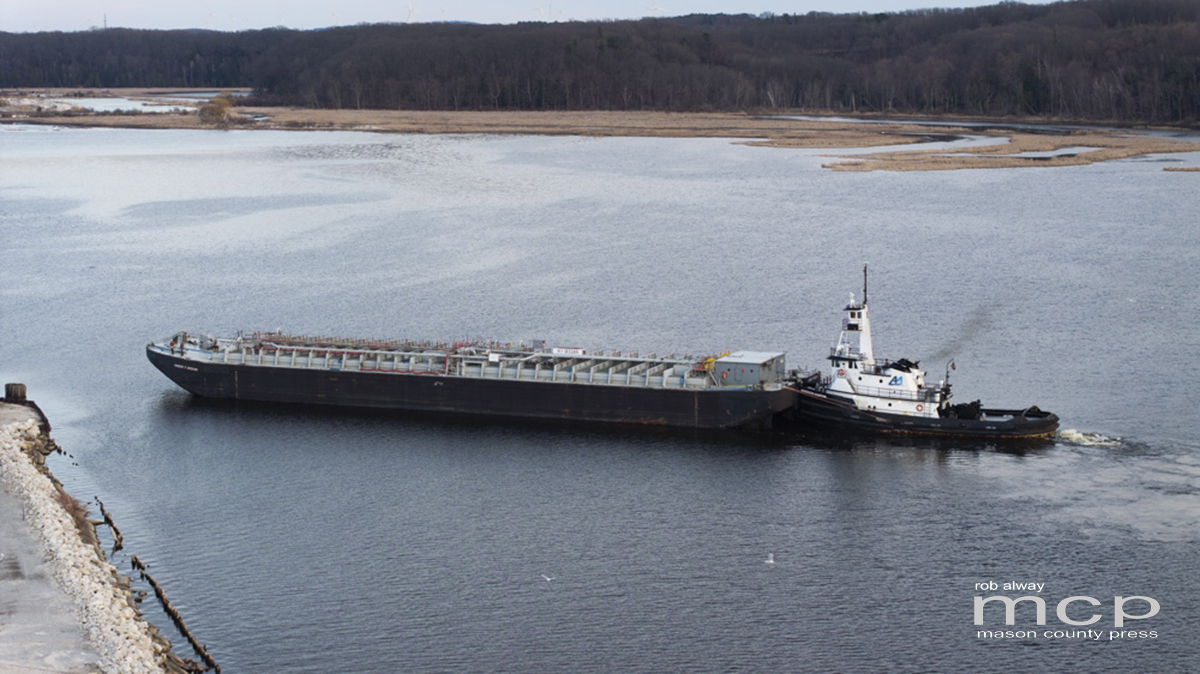 Tug-barge Meredith Ashton/Robert F. Deegan arrive in Ludington ...